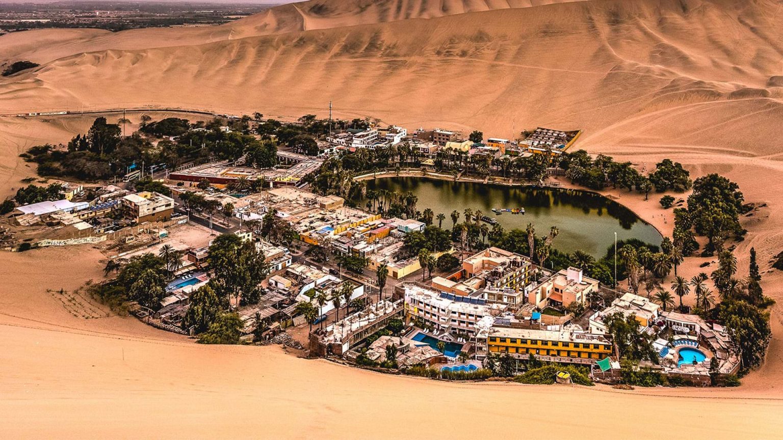 Oasis de Huacachina: Un verdadero oasis en medio del desierto de Ica ...